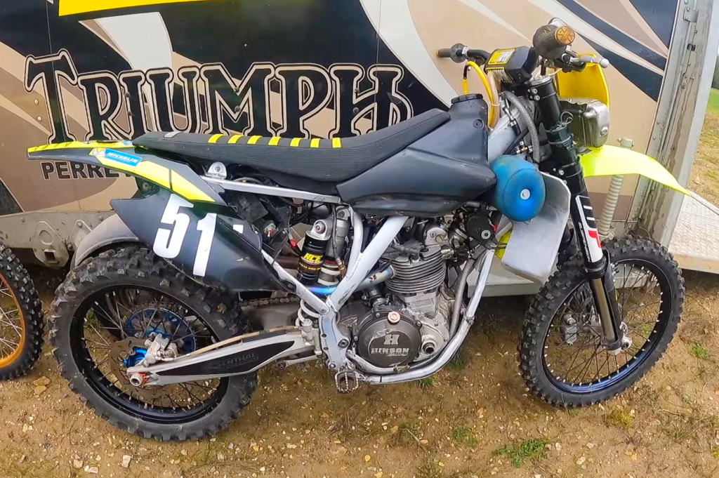 VIDEO: een heel erg speciale Triumph crosser - MX Vintage