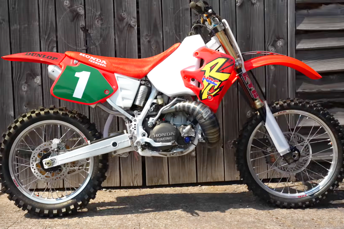 VIDEO: Een Factory Honda RC250 gerestaureerd door DocWob - MX Vintage
