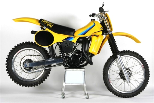 Iconische crossmotoren: De Suzuki RM125 van 1981 | MX Vintage